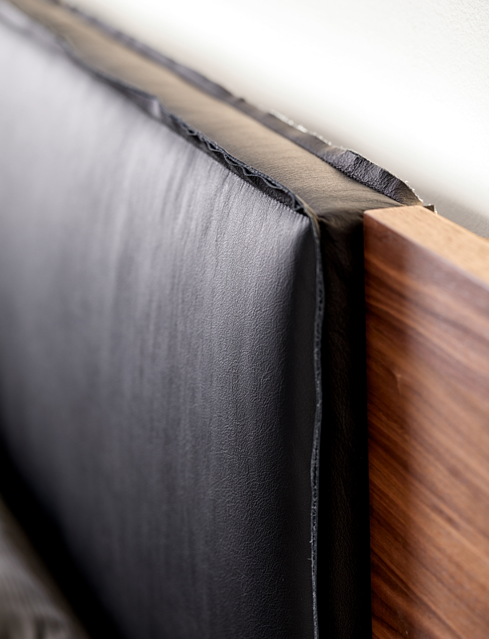 York Soft Floating Bed - Modesign